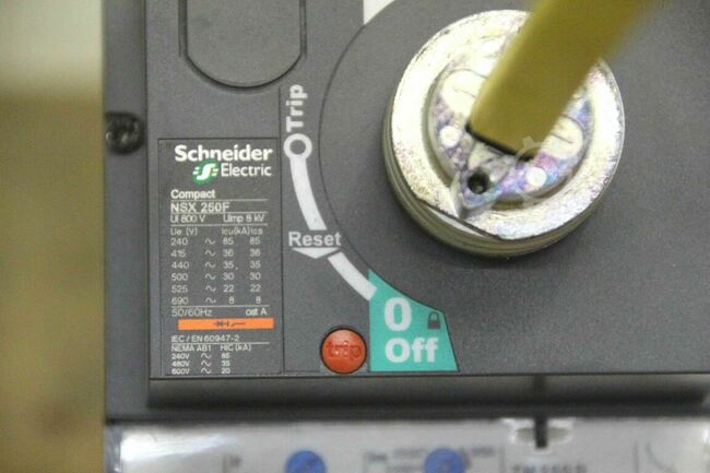 Used Second Hand Schneider Electric NSX 250F Circuit breaker - Used ...